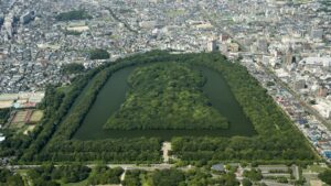 Daisen Kofun, one of the world's three largest tombs along with King ...