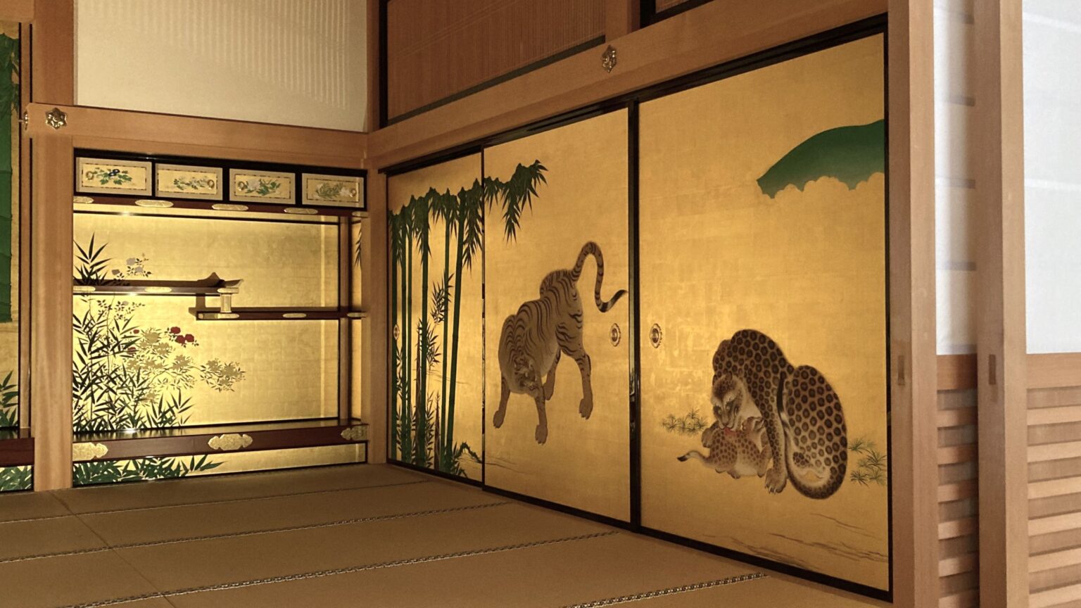 Nagoya of Art and Culture, treasure Trobe of Tokugawa Shogunate and ...